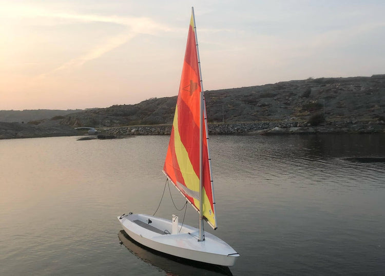 How do I rig The Rocket sailboat? | Rigging The Rocket, by Fulcrum Spe ...